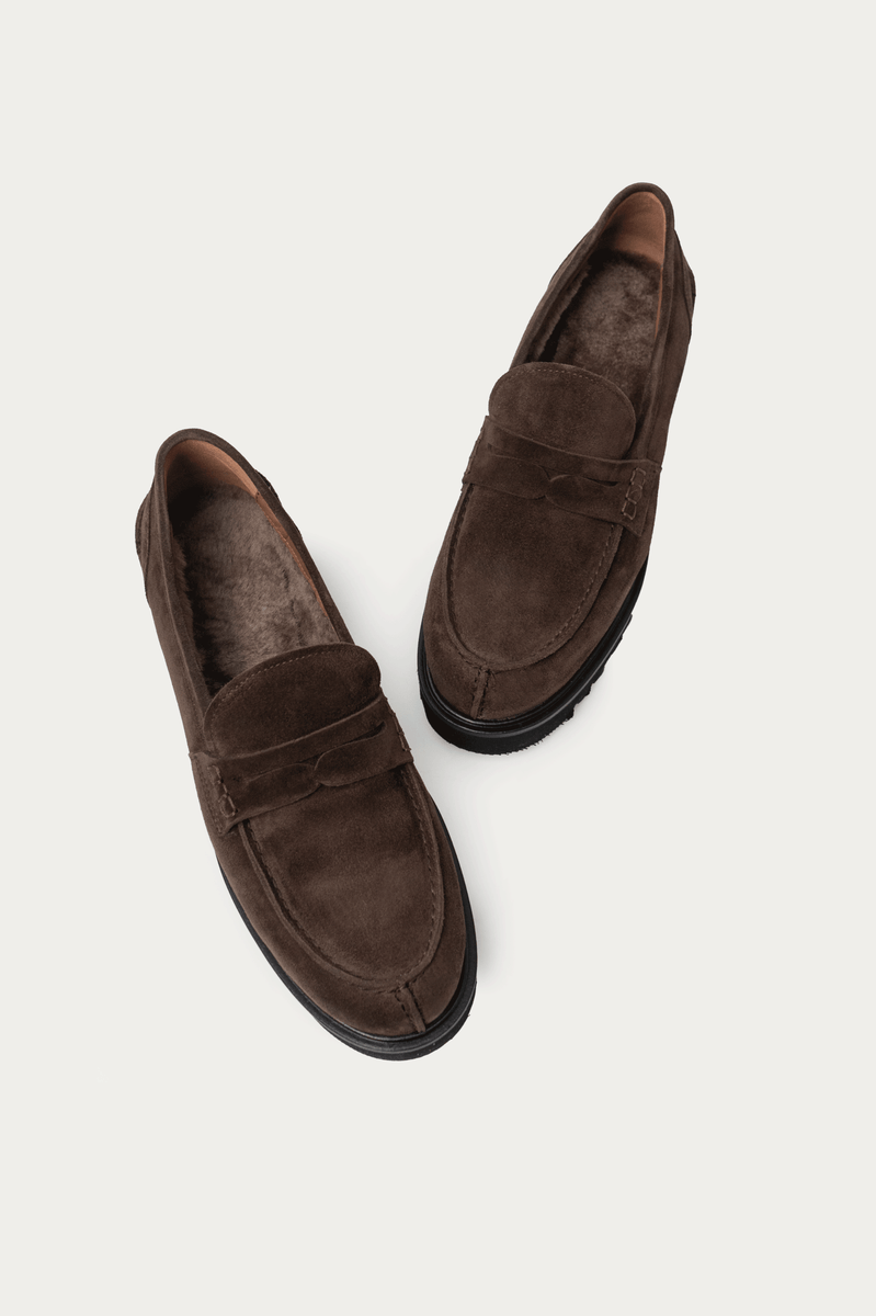 Lotte Dunkelbraun Veloursleder mit Lammfell – SHOOHS GmbH